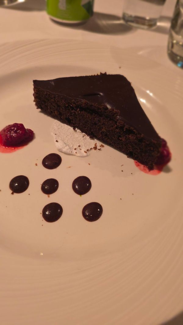 P&O Iona Food Guide – Main Dining Rooms – The Taste Trekker